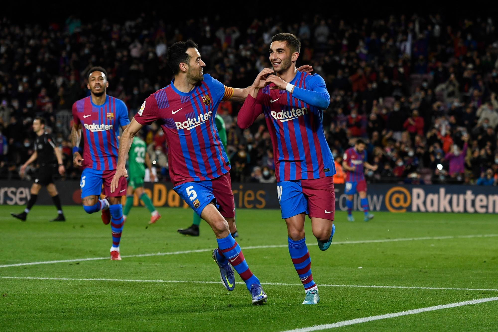 The Xavineta is on fire! Barcelona is beating Osasuna with goals from ...