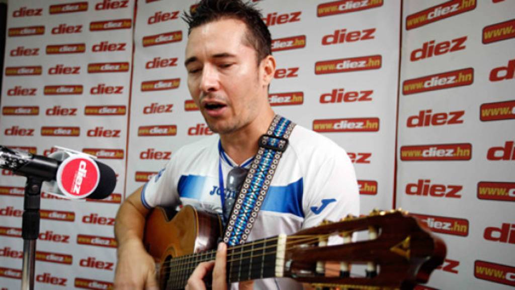 La canción de Polache tras ser deportado