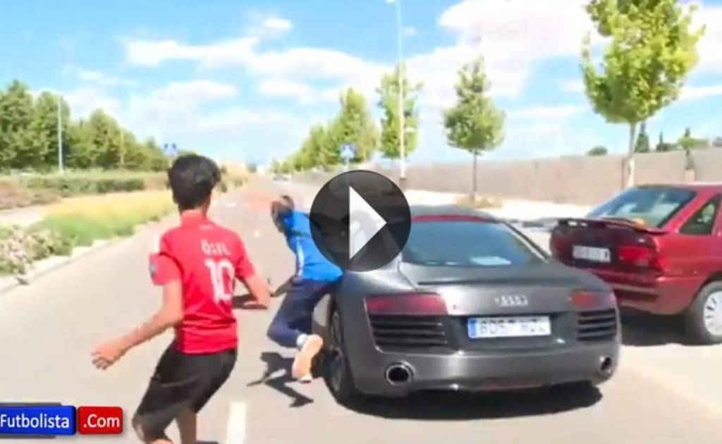 VIDEO: James casi atropella a un aficionado que buscaba un autógrafo