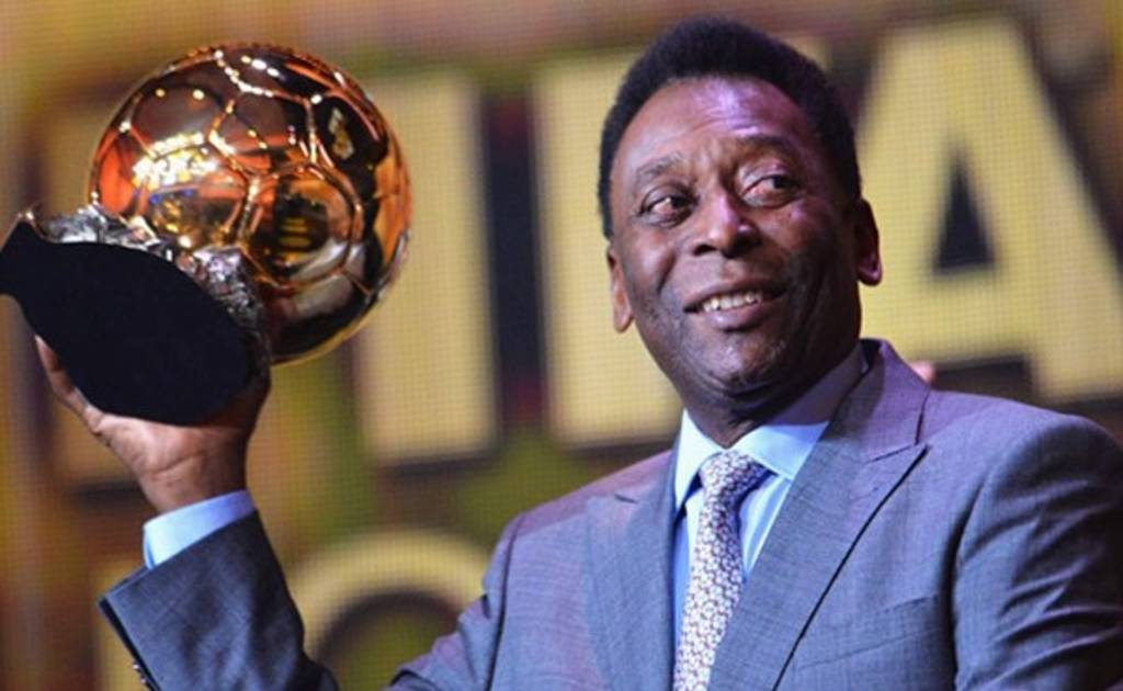 El 'Rey' Pelé subastará sus medallas, trofeos y hasta su corona