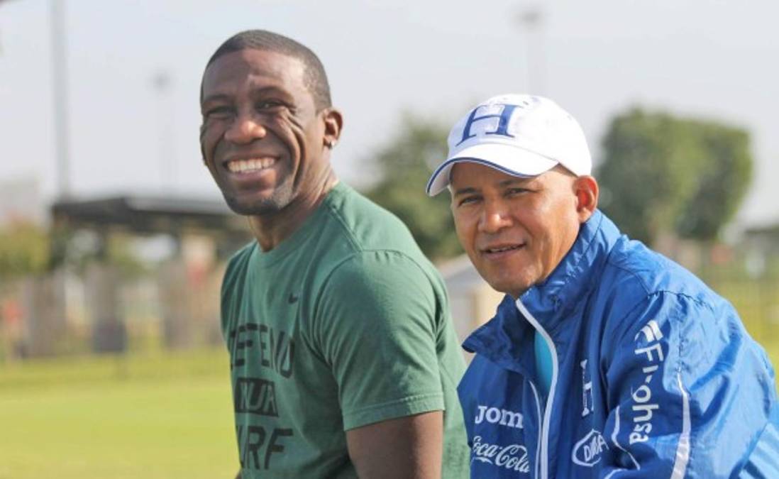 Hendry Thomas visitó el entrenamiento de Honduras y les deseó éxitos