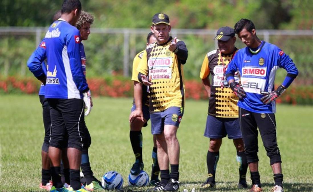 Real España ya entrena bajo el mando del 'Sheriff' Javier Delgado