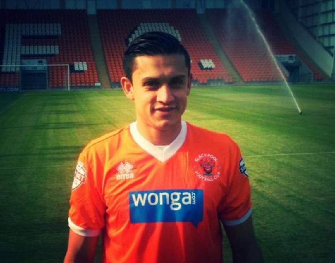 Blackpool no pudo inscribir a José Cubero para el debut en Inglaterra