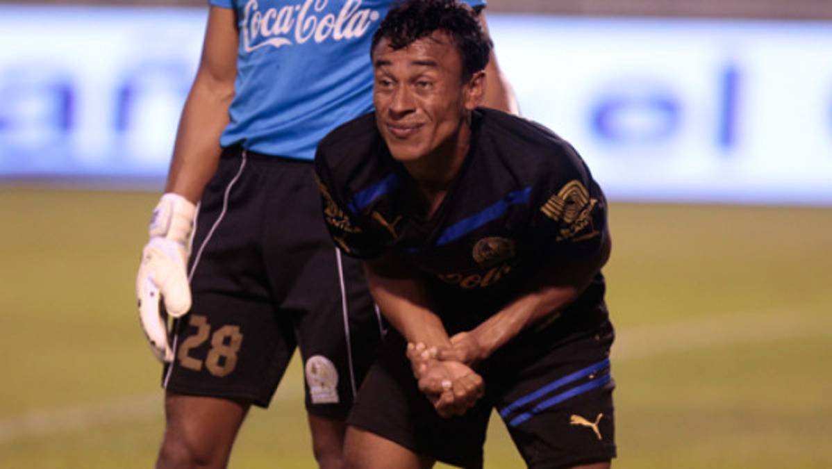 La patada de Mauricio SabillÃ³n a Javier Portillo