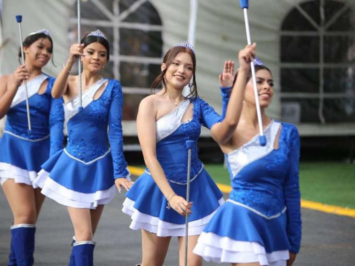 ¡Qué guapas! Las palillonas que enamoraron en los desfiles del Día de ...