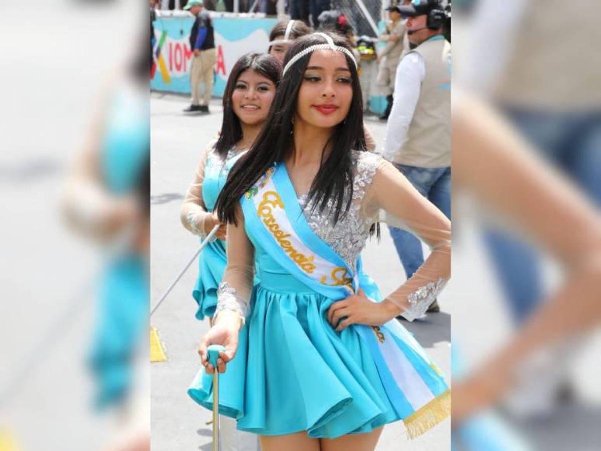 ¡Qué guapas! Las palillonas que enamoraron en los desfiles del Día de ...