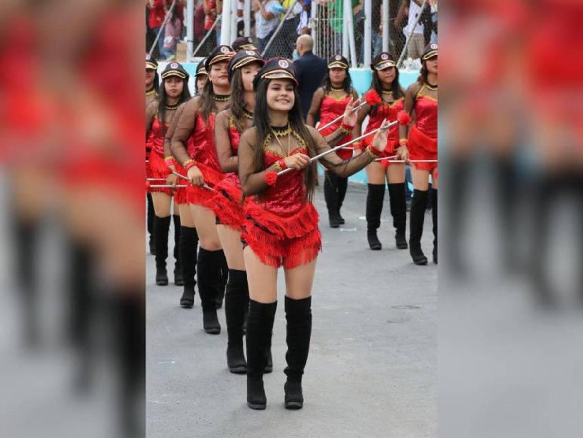 ¡Qué guapas! Las palillonas que enamoraron en los desfiles del Día de ...