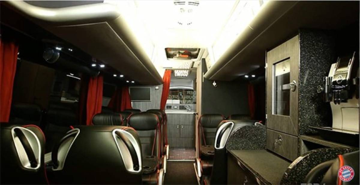 Los lujosos autobuses en los que podrías viajar si fueras un futbolista