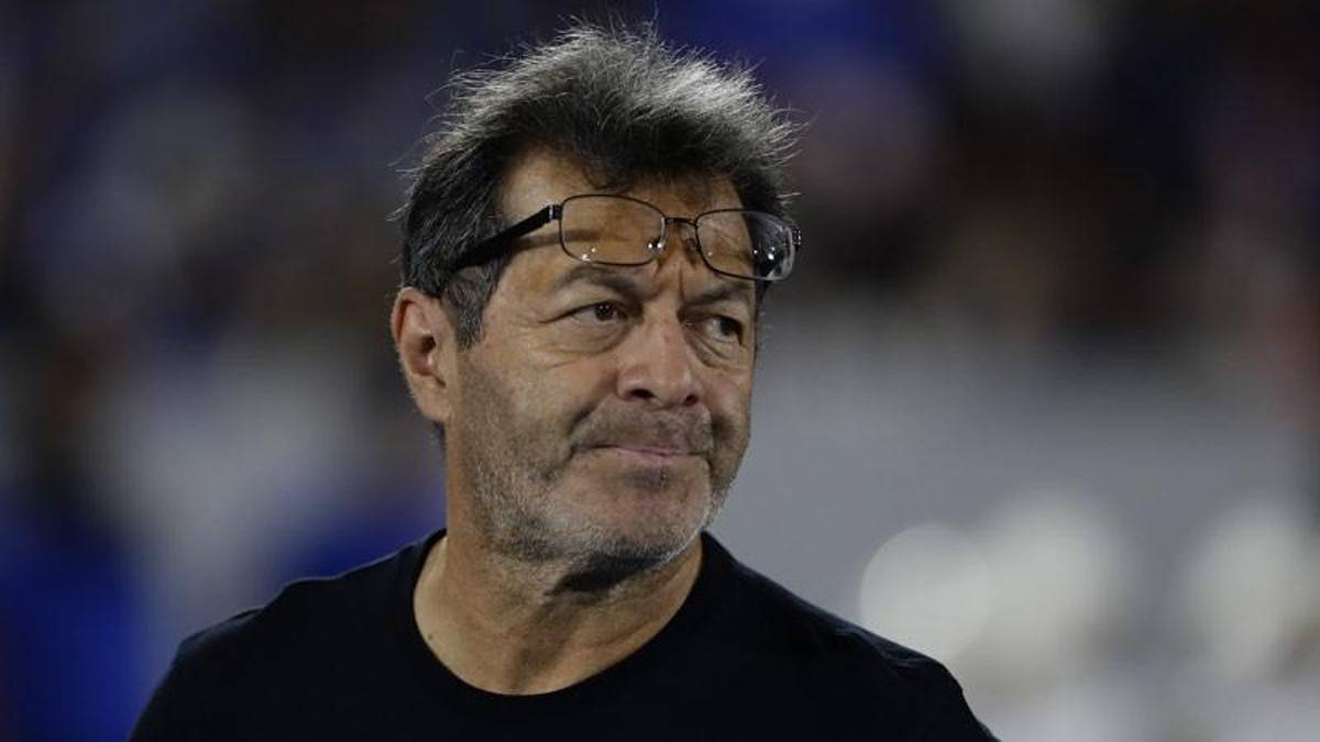 Encaró a periodista: La caldeada conferencia de Hugo Pérez, técnico de ...