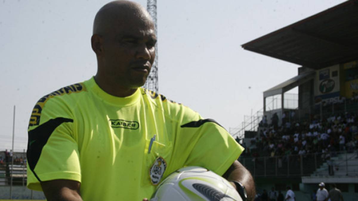 Ã rbitro Mario Moncada puso su cargo a disposiciÃ³n de sus compaÃ±eros