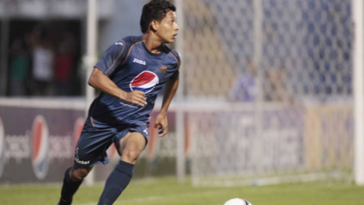 Abner MÃ©ndez serÃ­a el primer refuerzo en Victoria