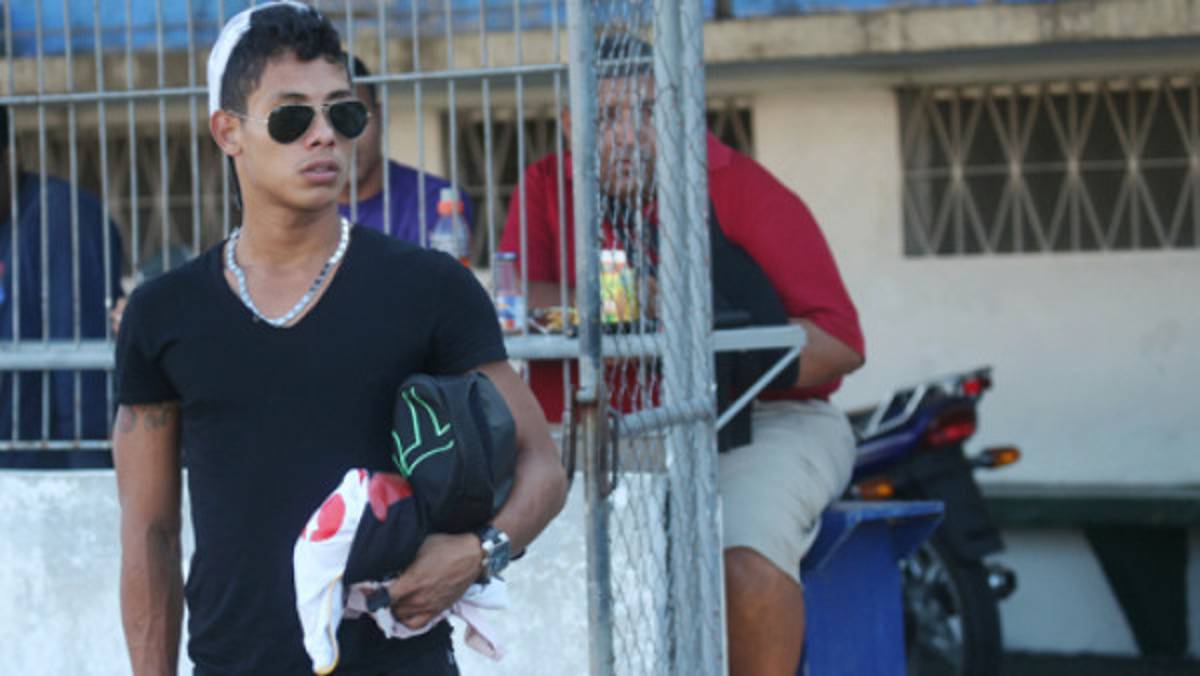 Abner MÃ©ndez ya estampÃ³ su firma con Motagua