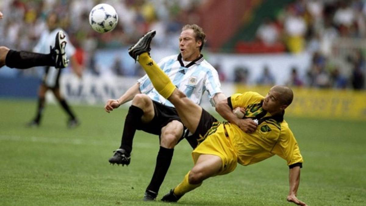 Deon Burton, el último mundialista jamaiquino en retirarse del fútbol