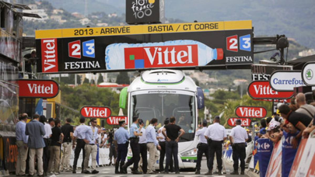 AutobÃºs obstaculizÃ³ meta final en Tour de Francia