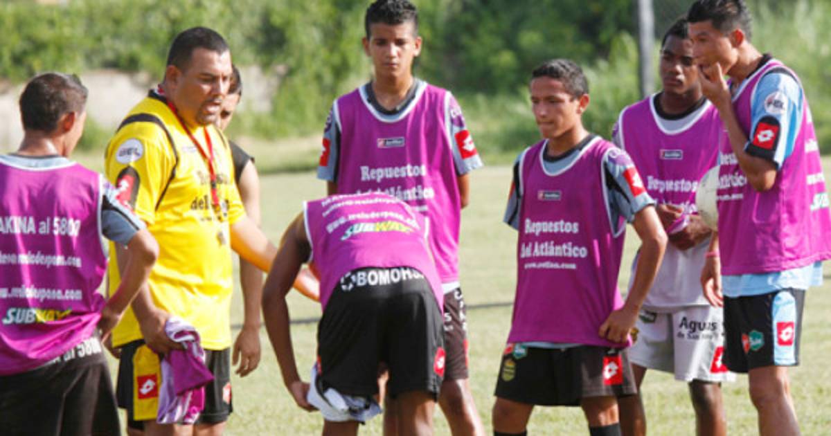 Real EspaÃ±a envÃ­a a las reservas a Edder Delgado