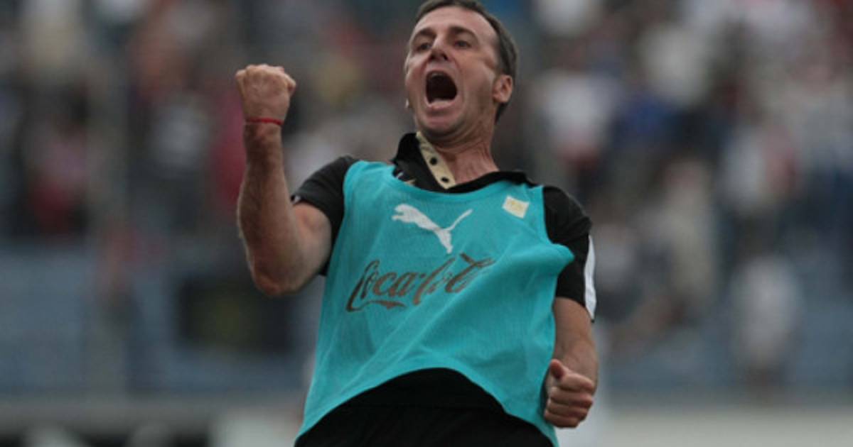 Tosello busca hacer historia como jugador y entrenador