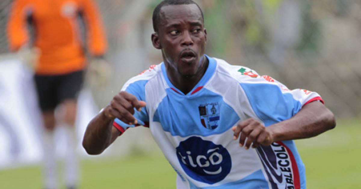 Savio quiere amarrar a Elroy Smith