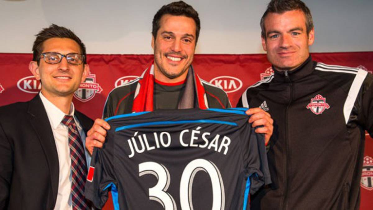 El brasileño Julio César fue presentado en el Toronto FC