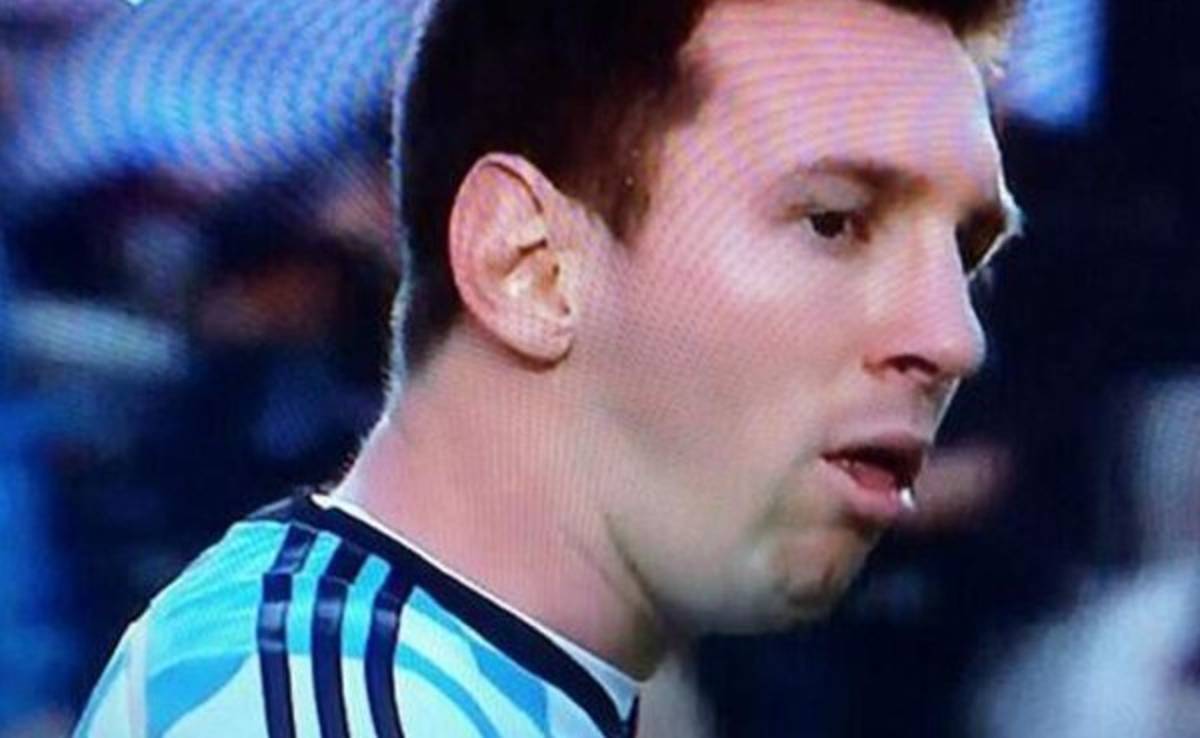 Messi vuelve a vomitar