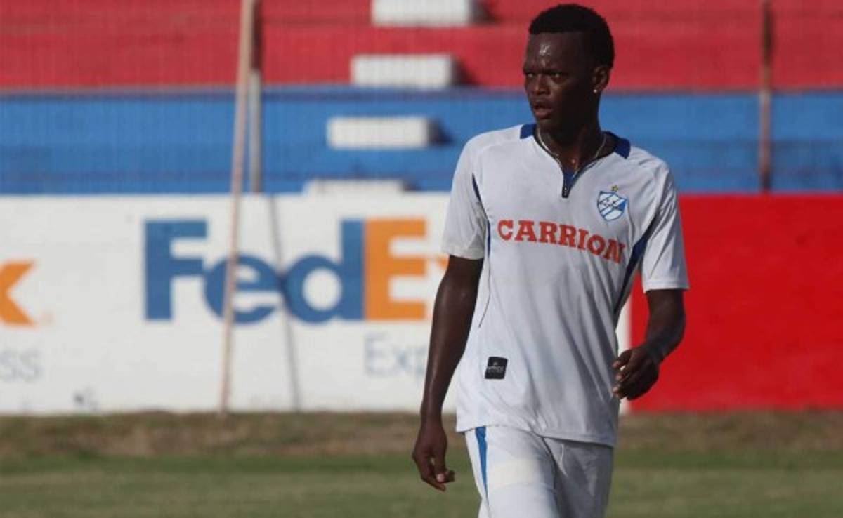 Félix Crisanto: 'Otra vez me pusieron obstáculos para salir del Victoria'