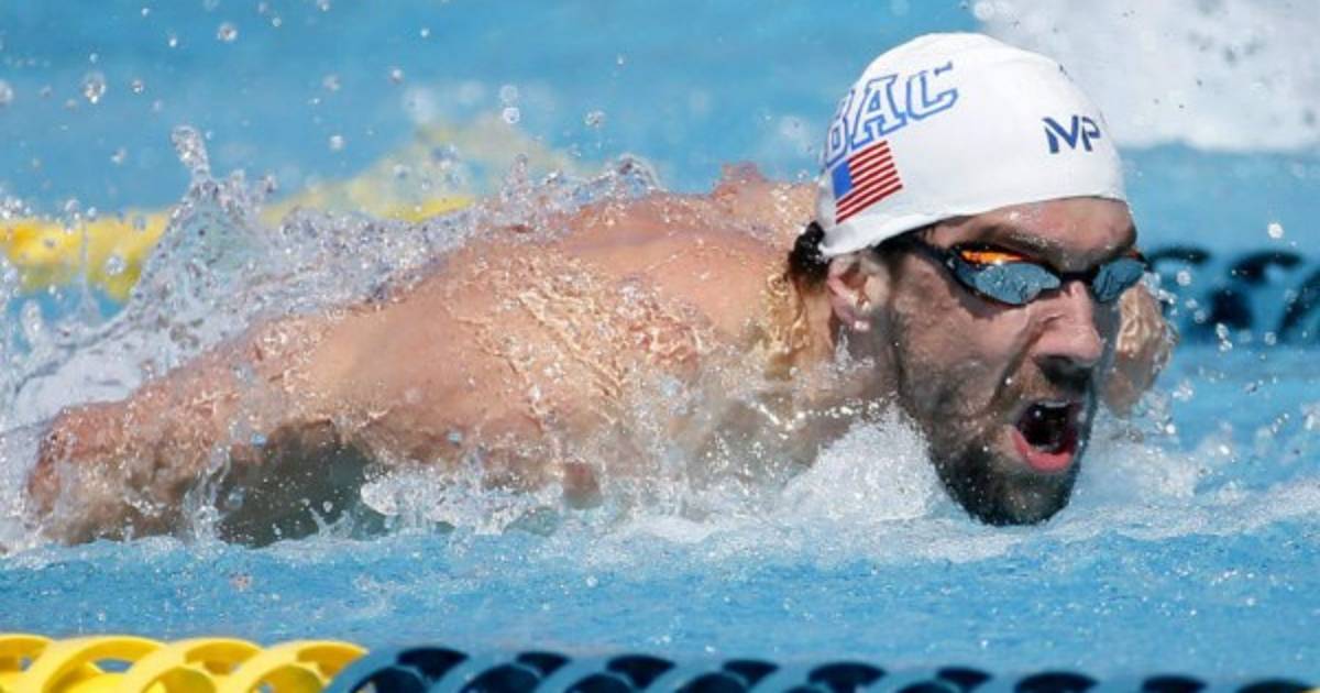 Michael Phelps gana en su regreso a la natación