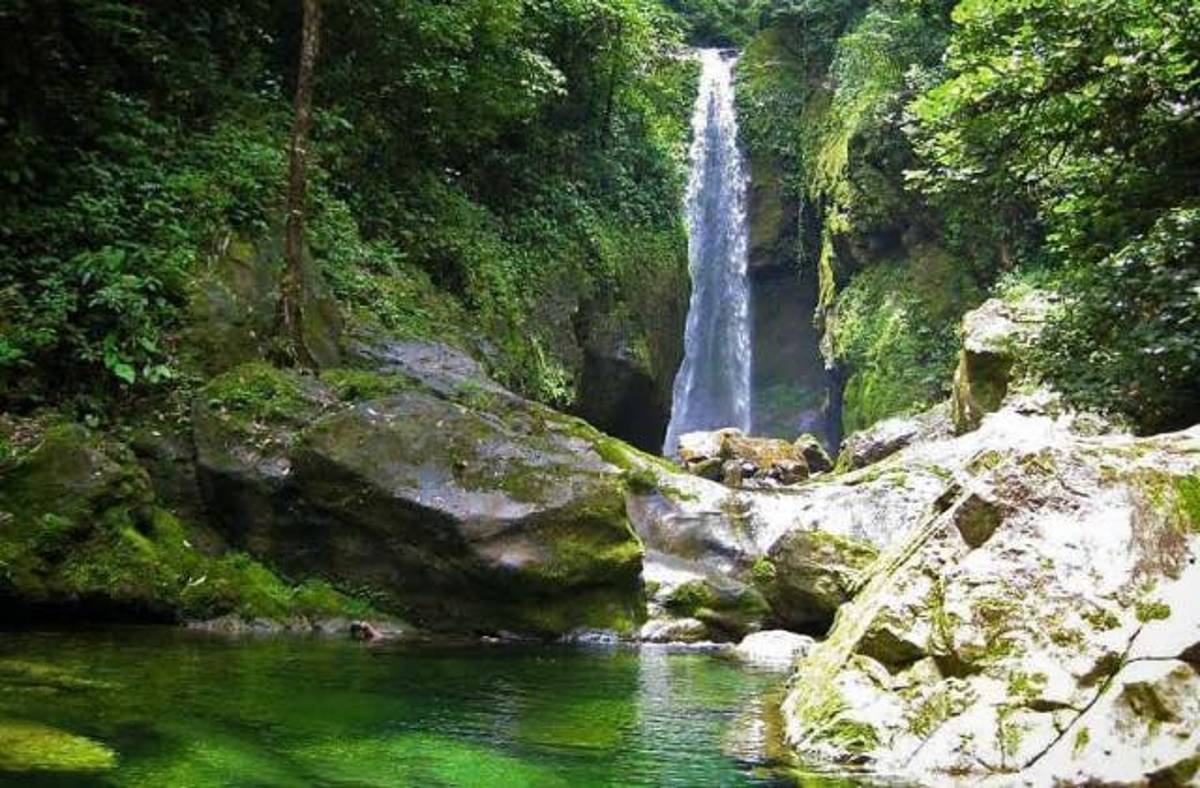 Espectaculares Cascadas, balnearios, ganadería y canopy; los bellos ...