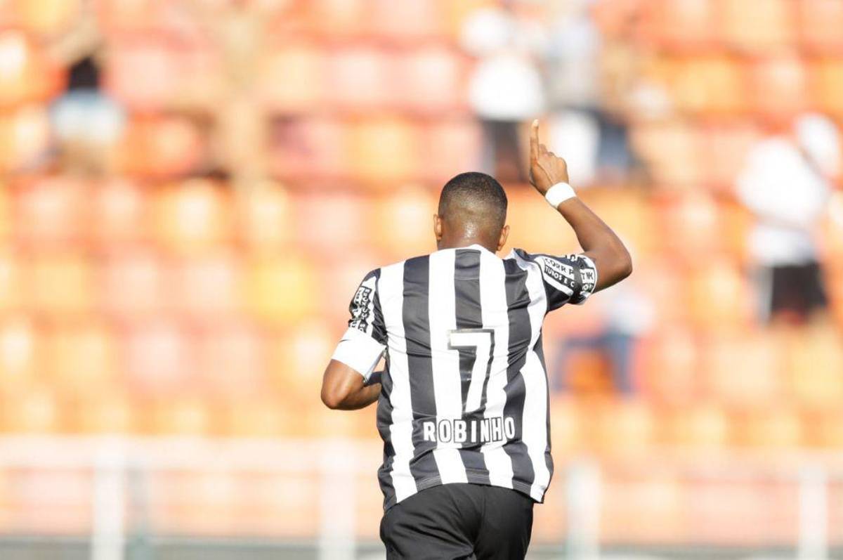 Mientras su padre sigue en la cárcel, el hijo de Robinho ha firmado con ...