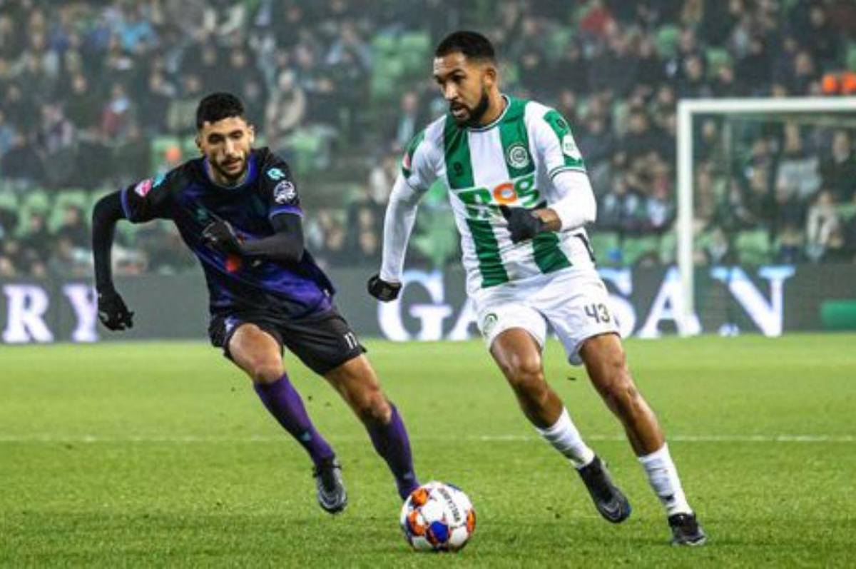 La burla del país: Invadieron el campo para celebrar el ascenso de su ...
