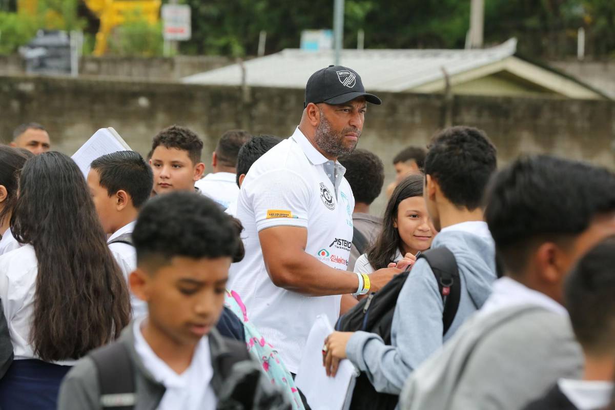 Wilson Palacios fue sorprendido por pomponeras y Hermanos Catrachos ...