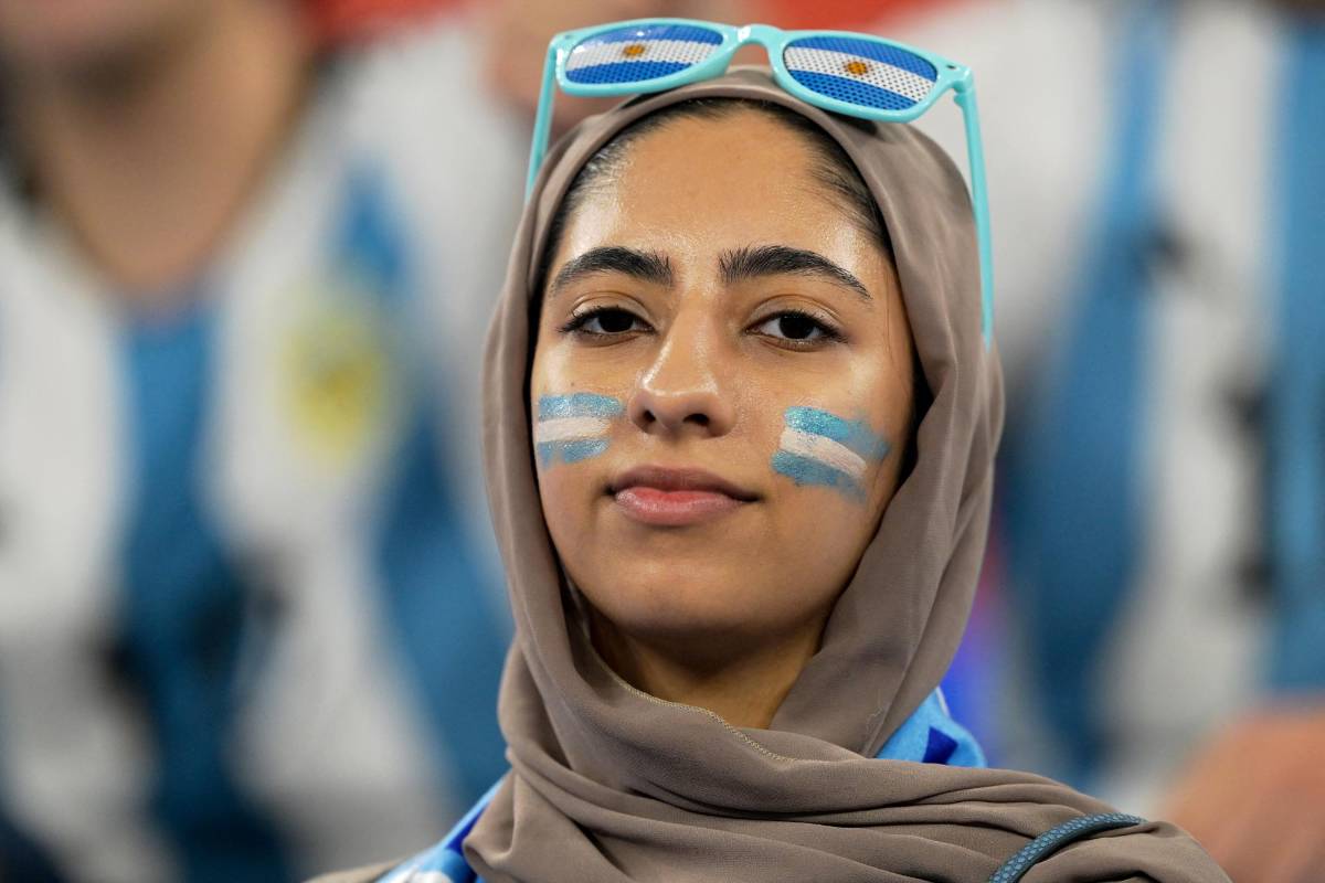 La hermosa qatarí apoyando a Argentina, la despampanante mexicana y las bellas damas de Arabia ...