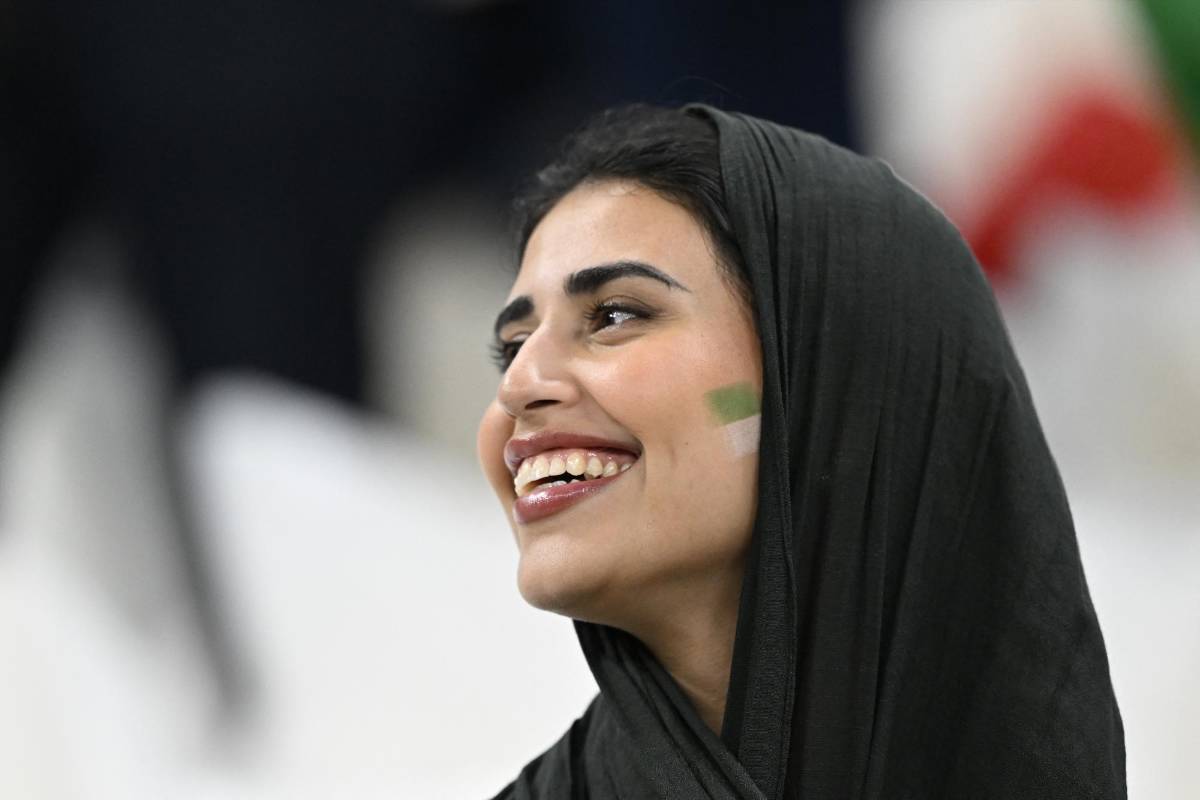 La hermosa qatarí apoyando a Argentina, la despampanante mexicana y las bellas damas de Arabia ...