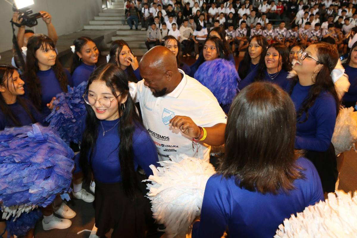 Wilson Palacios fue sorprendido por pomponeras y Hermanos Catrachos ...