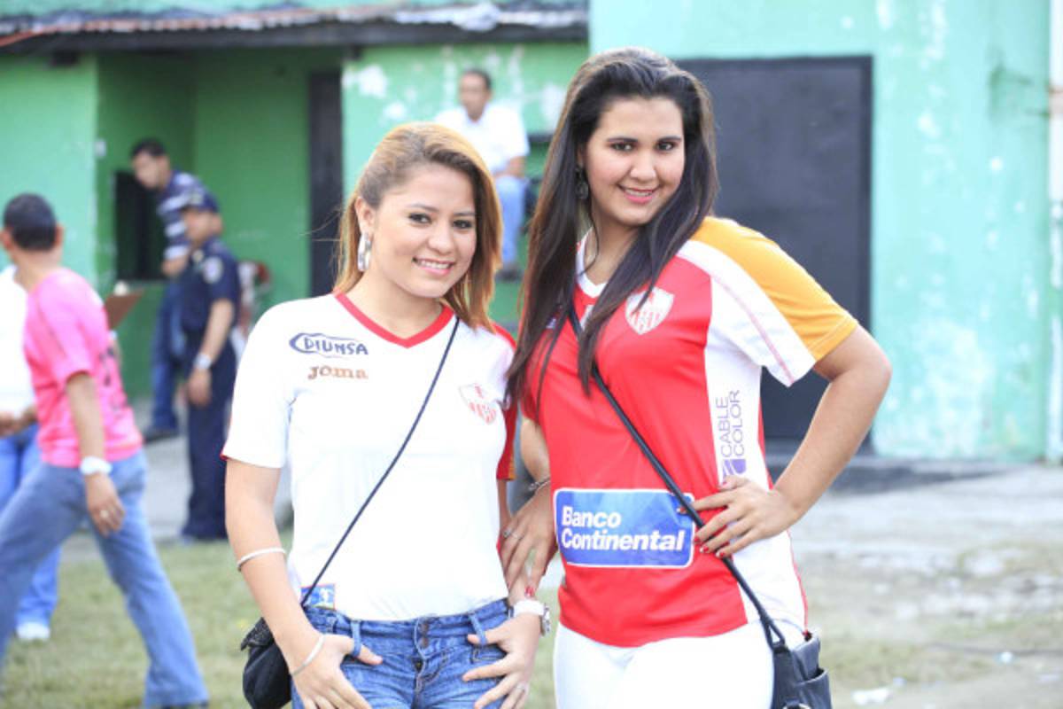 Ambiente en el RubÃ©n Deras, en la ida de la Semi-finales entre Choloma ...