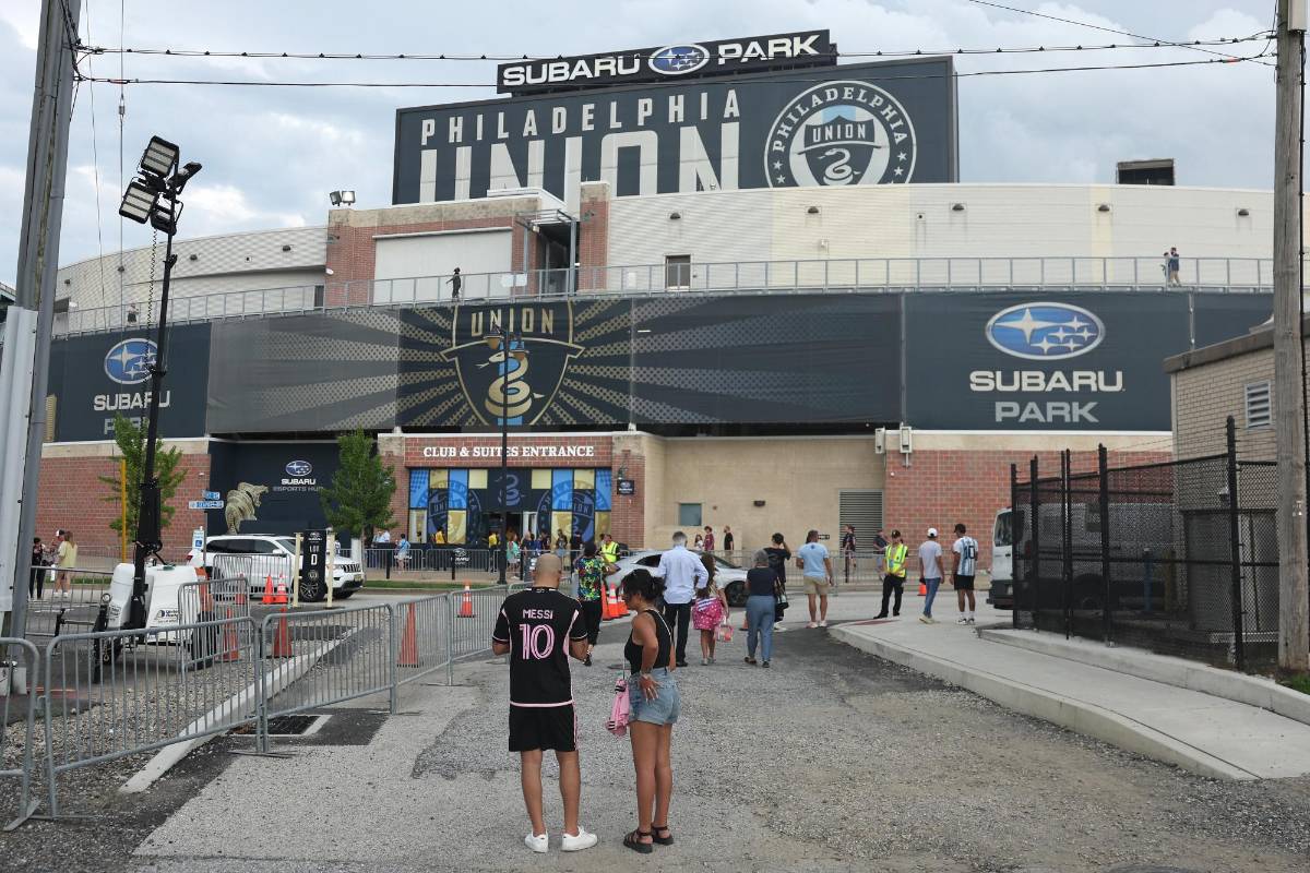 Leo Messi es sorprendido por aficionado con pedido especial, llenazo ...