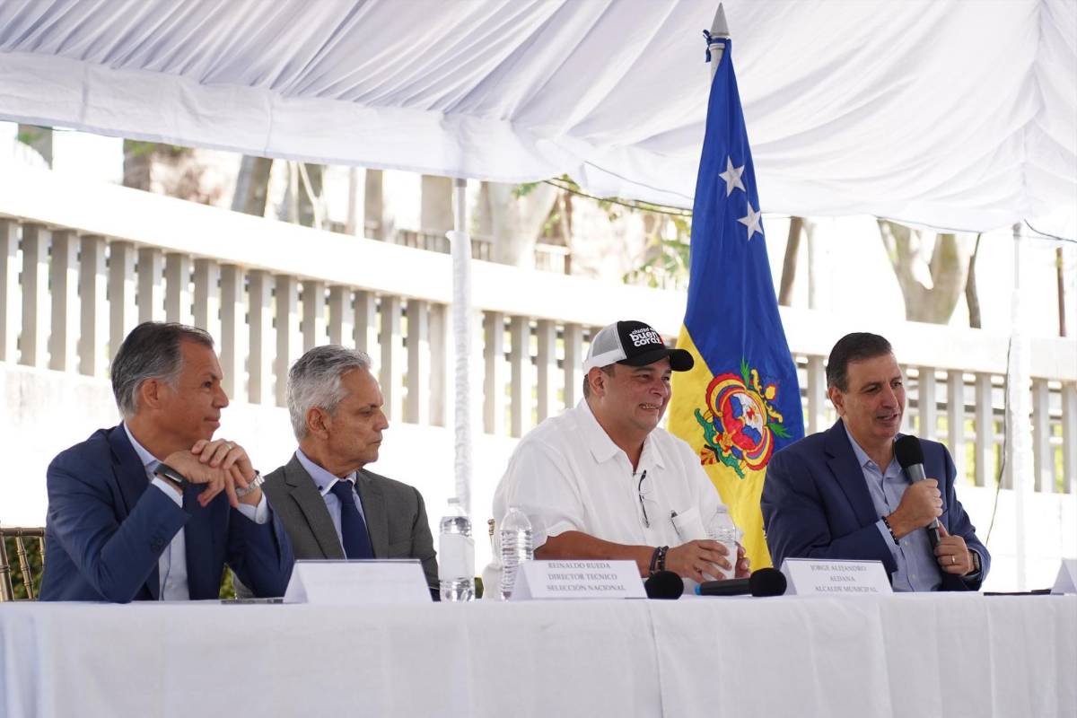 Reinaldo Rueda es galardonado por el Alcalde de Tegucigalpa, Jorge ...