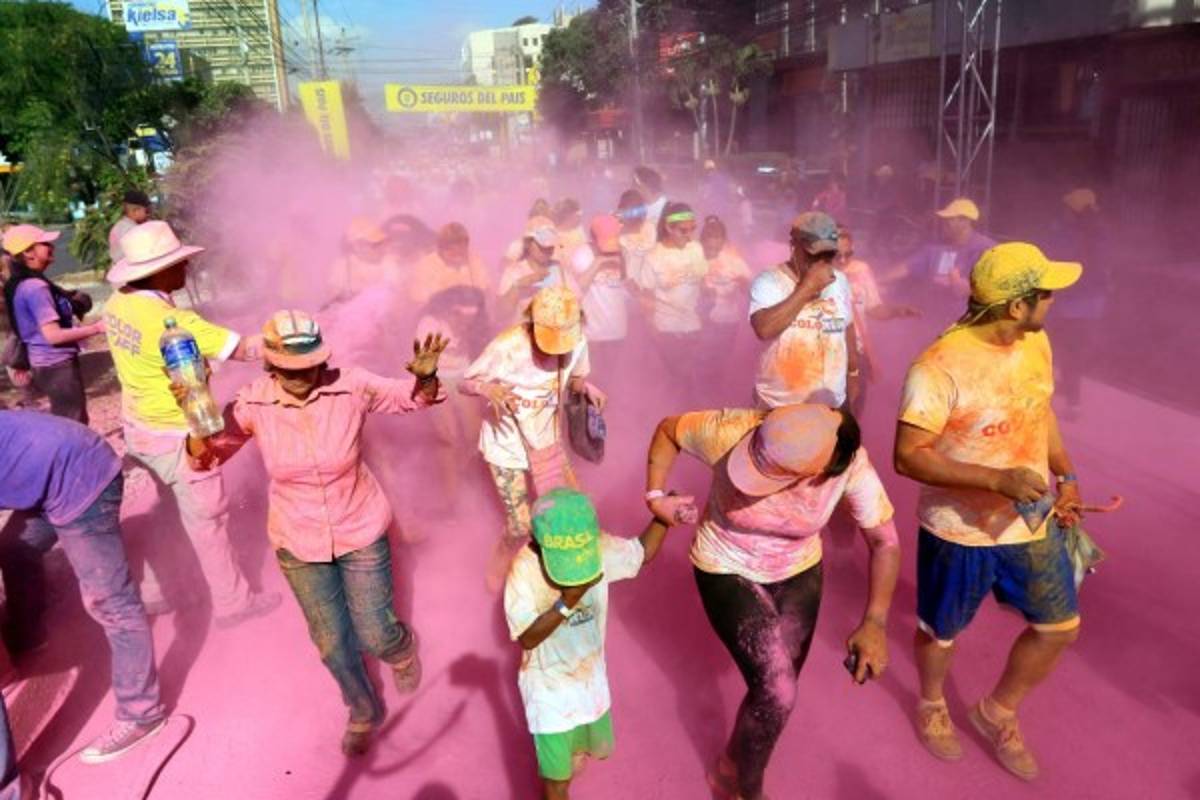 Las mejores imágenes del Color Run en Tegucigalpa