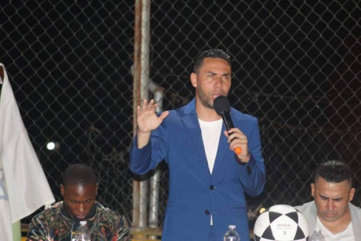 Futbolista ecuatoriano Aníbal Chalá inauguró academia de fútbol ...