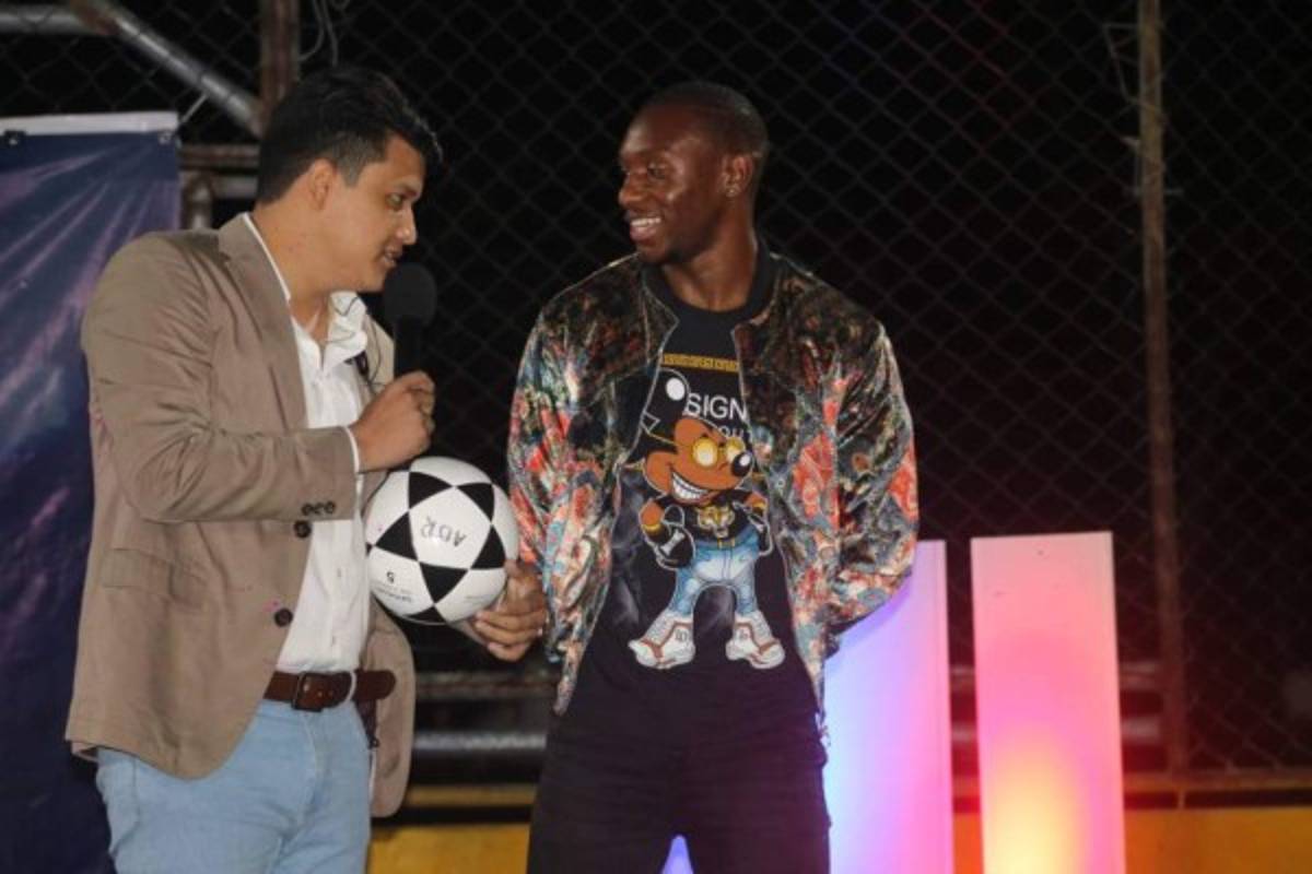 Futbolista ecuatoriano Aníbal Chalá inauguró academia de fútbol ...