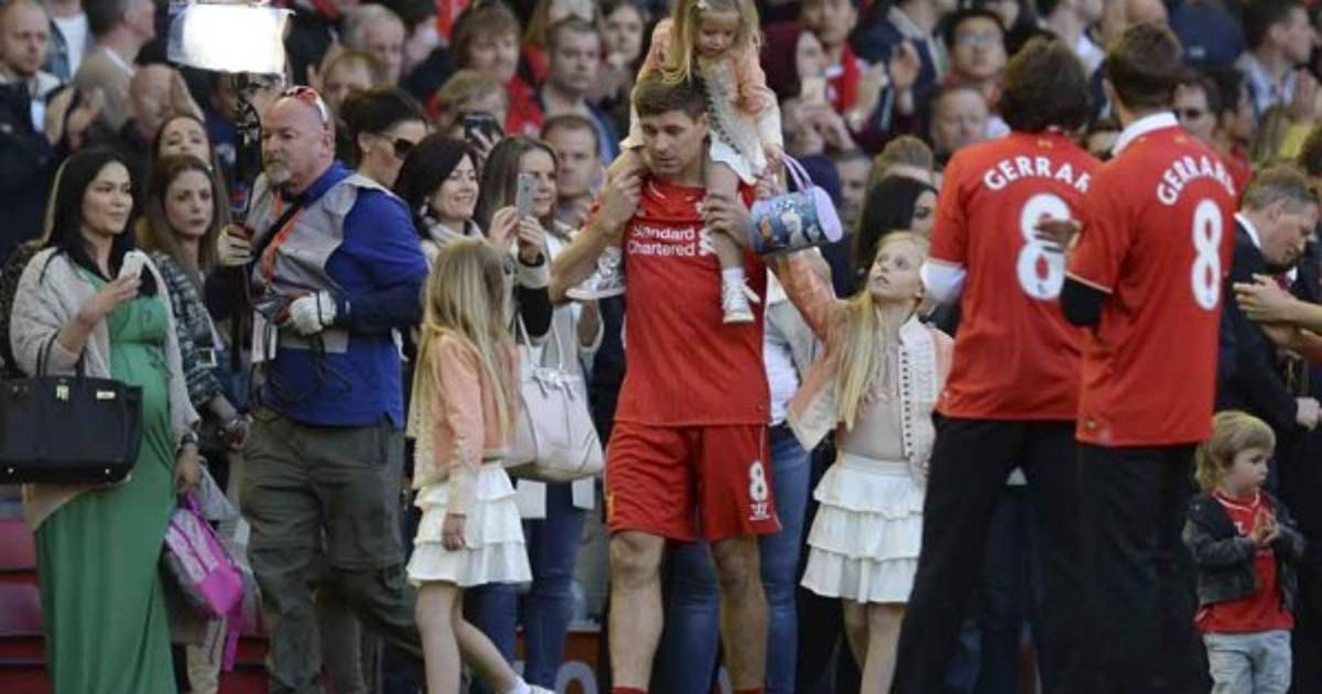 Liverpool despidiÃ³ a su gran capitÃ¡n Steven Gerrard