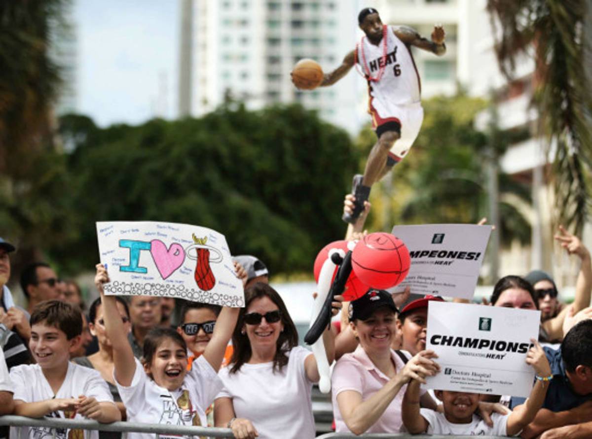 Miami Heat festeja tÃ­tulo ante miles de seguidores