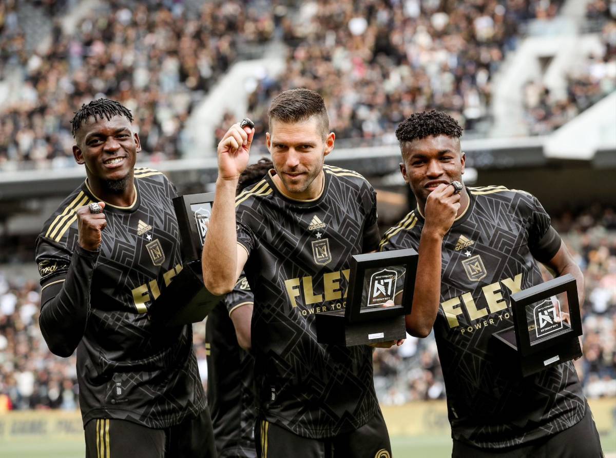 ¡Lujazo del LAFC! Famosos, anillos millonarios y espectacular tifo en estreno de la nueva casa ...