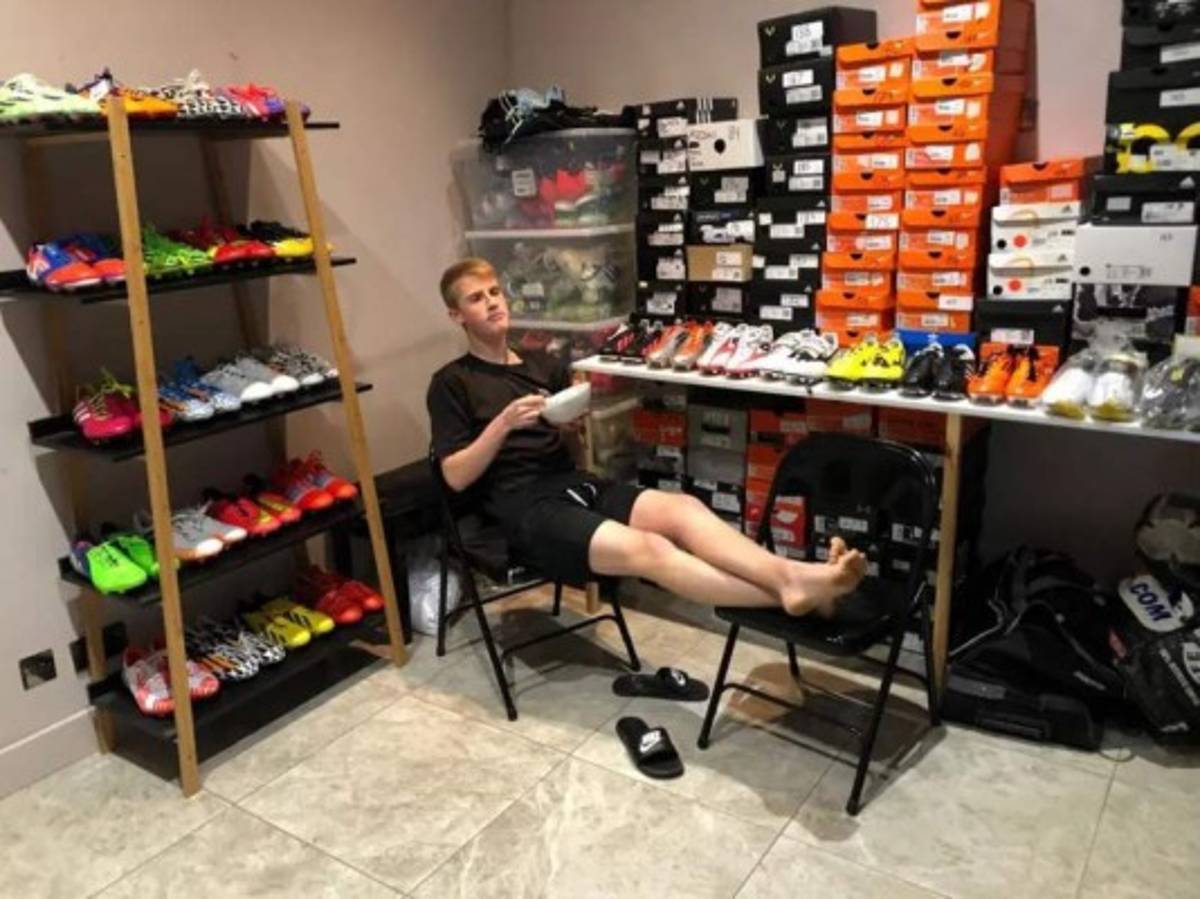 ¡Insólito! El inglés de 17 años que vende botines a jugadores de la ...