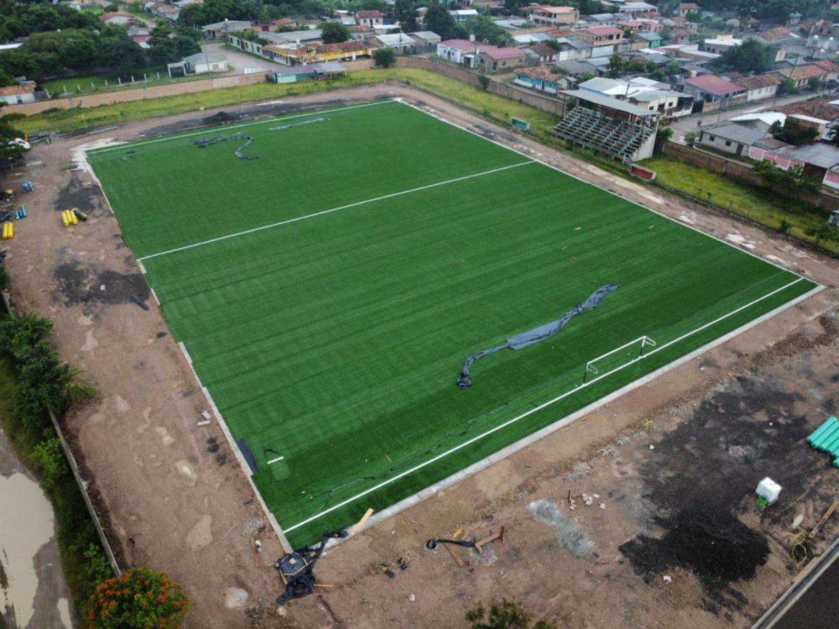 Condepor adelanta avances con la instalación de grama sintética de dos ...