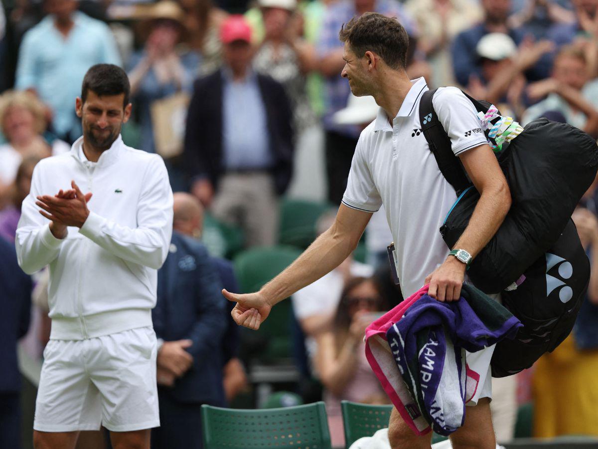 Novak Djokovic sigue firme y avanza a cuartos de final de Wimbledon tras superar al polaco ...