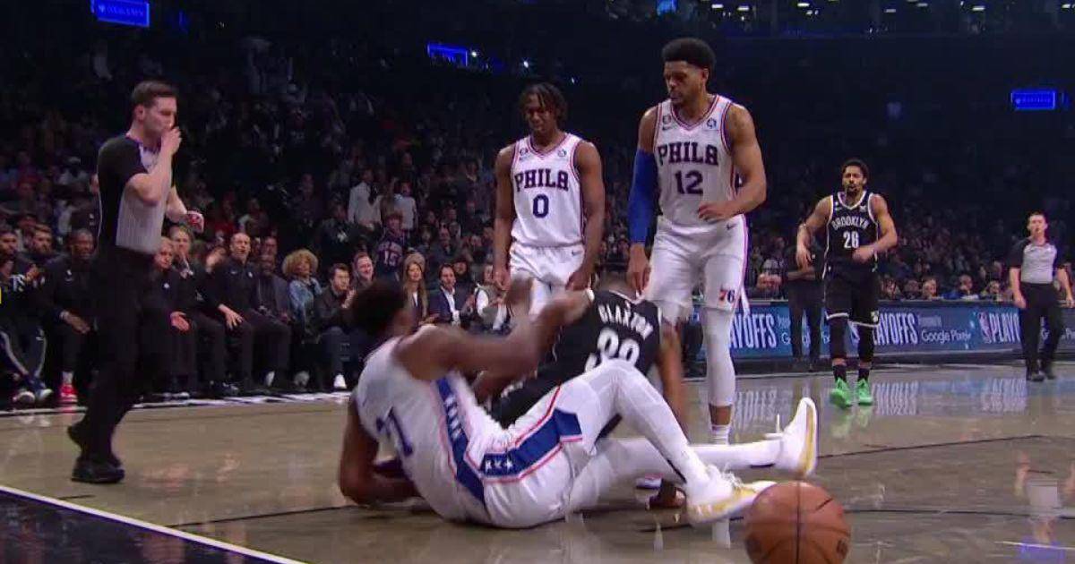 ¡Tremenda patada! dos jugadores de la NBA se agredieron en un partido ...