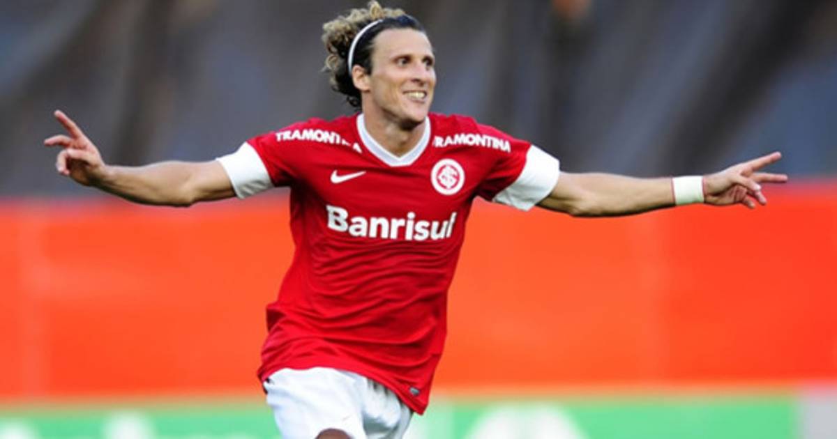 Diego Forlán firmó contrato récord con el Cerezo Osaka