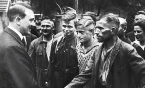 Hitler haircut, la moda con pasado nazi en el Holocausto que utilizan ...