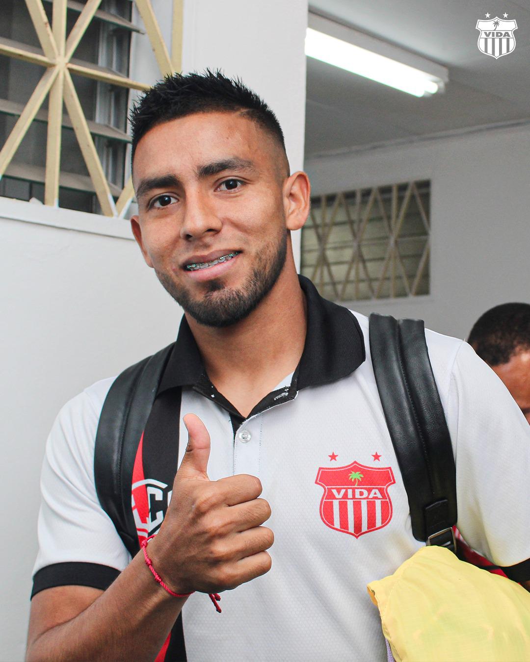 ¡Se despide del rojo! Carlos Horacio Argueta se irá del Vida y dos ...