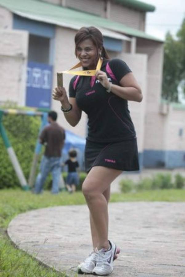 El increíble antes y después de Izza Medina, la catracha que brilló en ...