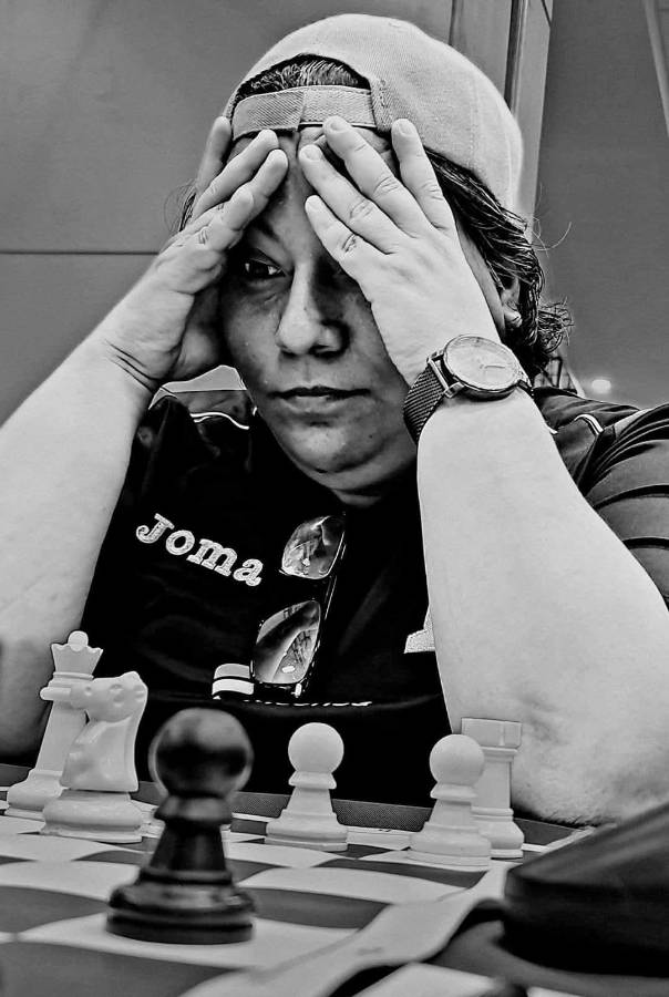 Periodista hondureña vuelve del retiro y se corona campeona del ajedrez ...